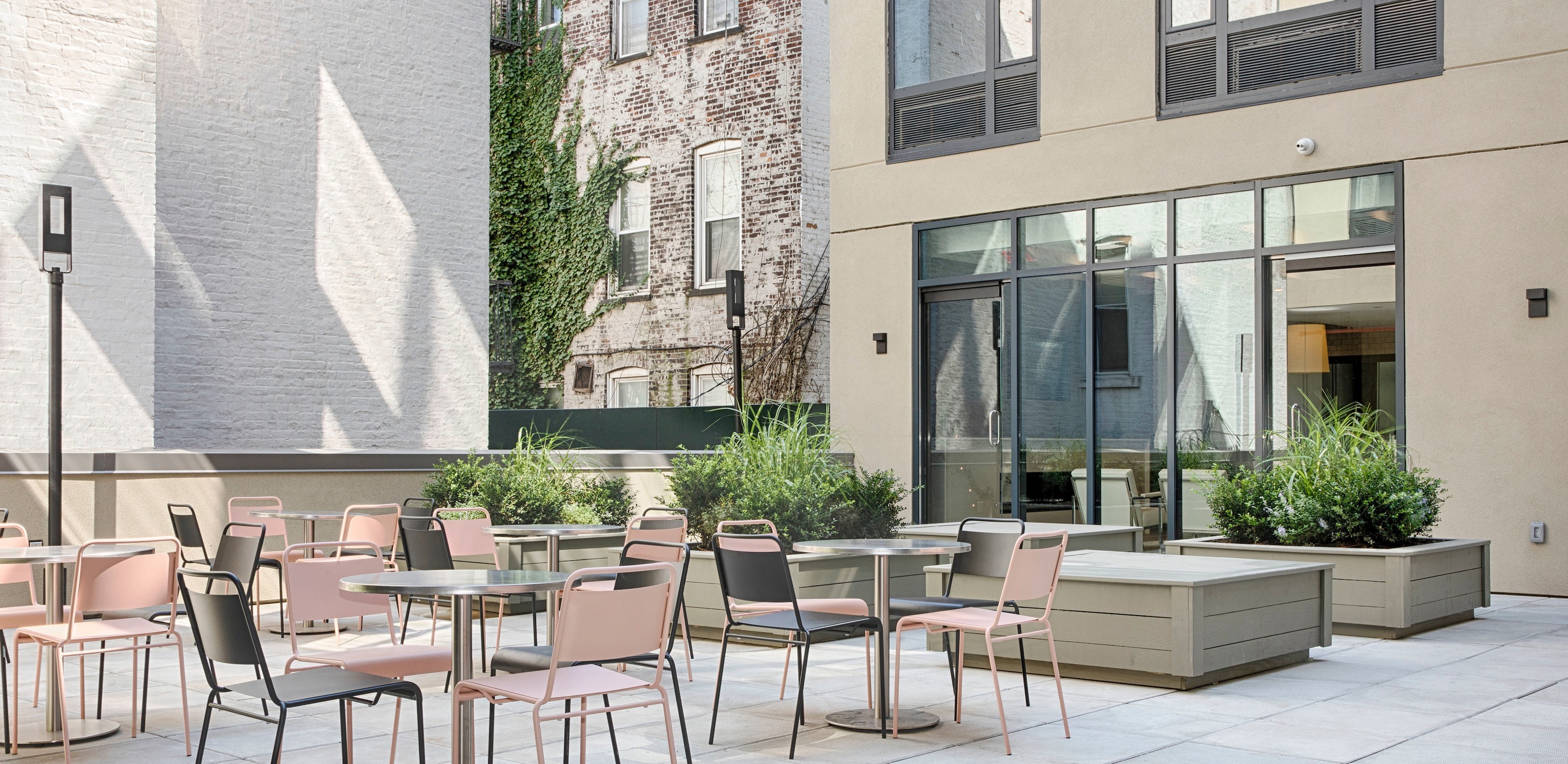 409 | Eastern Pkwy - Amenities